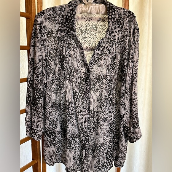Gloria Vanderbilt | Tops | Gloria Vanderbilt Giselle Abstract Blouse ...